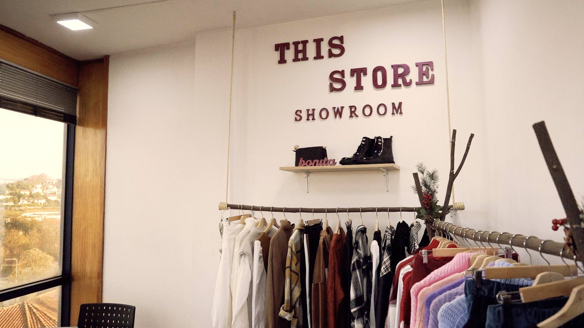 THIS STORE - Creative in Box